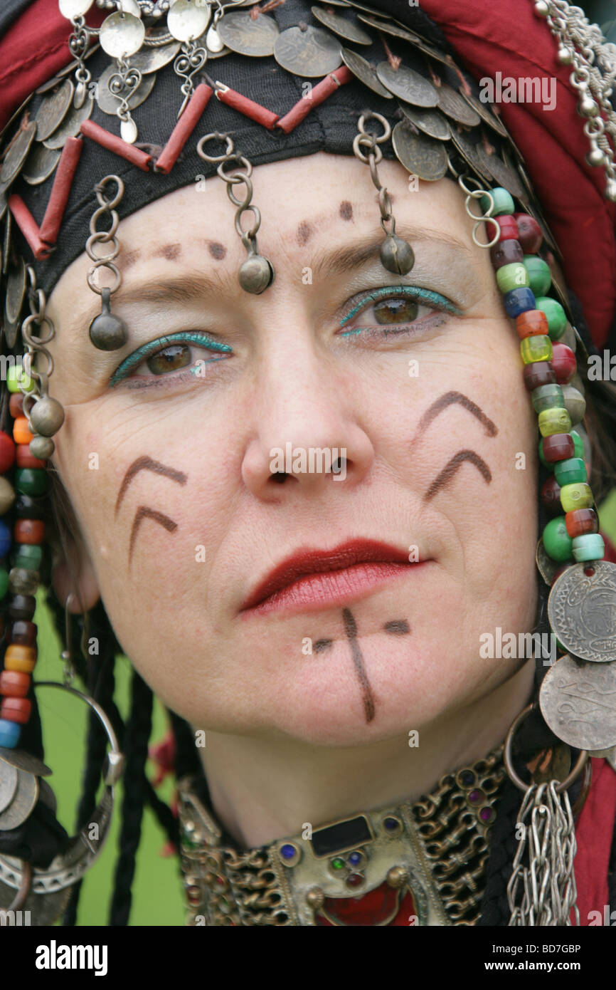 Lady dancer hi-res stock photography and images - Alamy