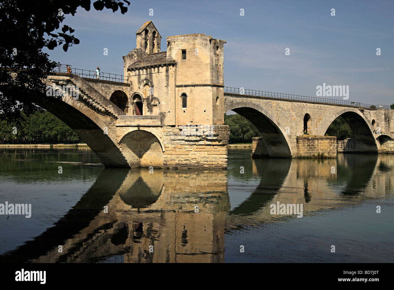 Le pont d avignon hi-res stock photography and images - Alamy