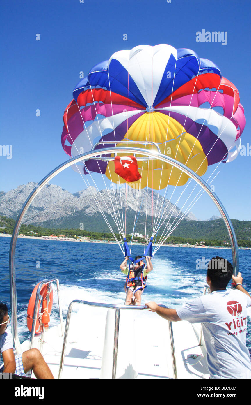 Para sailing towed by boat Stock Photo - Alamy