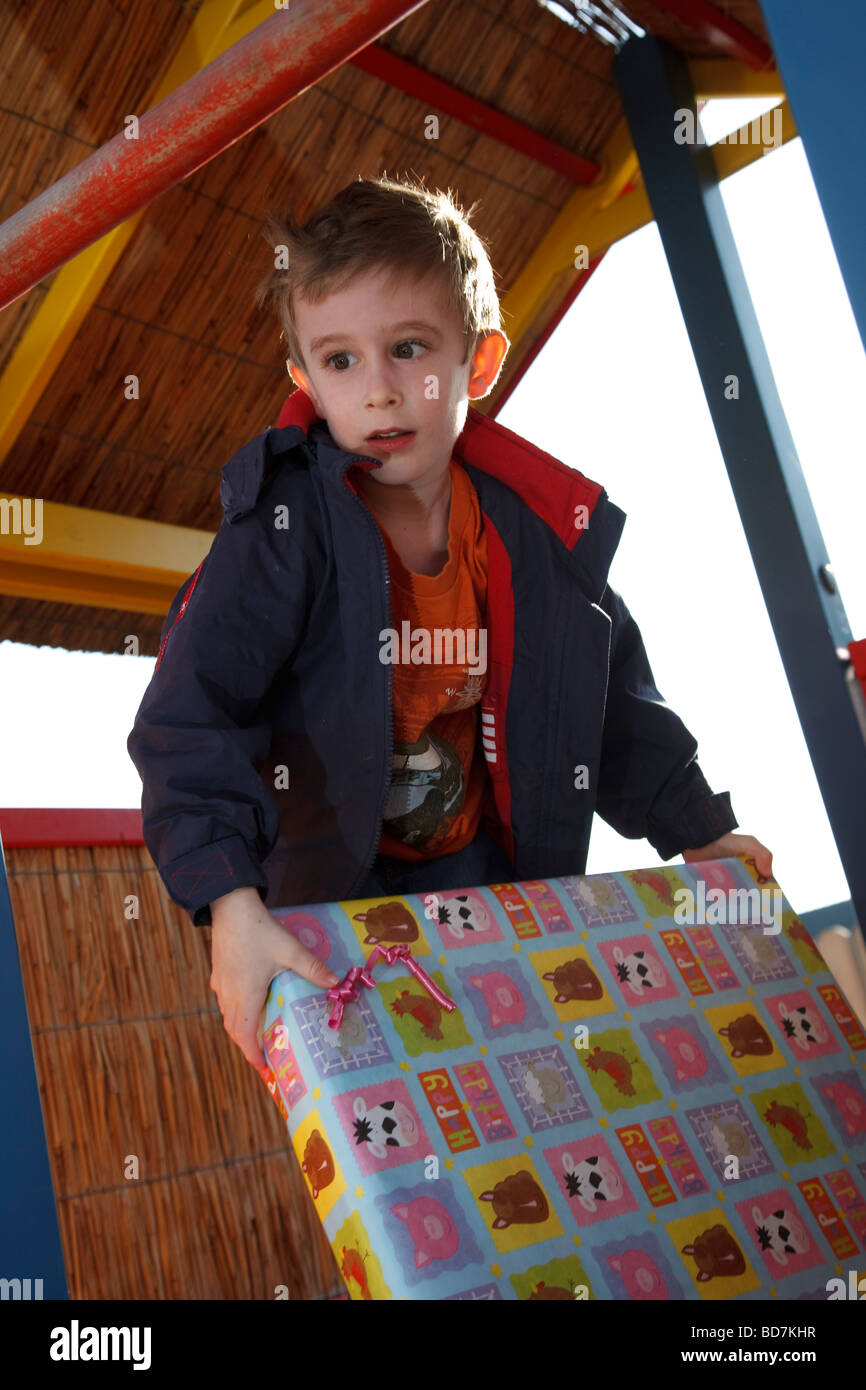 Finding presents hi-res stock photography and images - Alamy