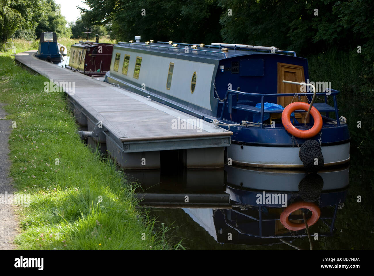 Barges near the canal basin at Linlithgow, Scotland Stock Photo - Alamy