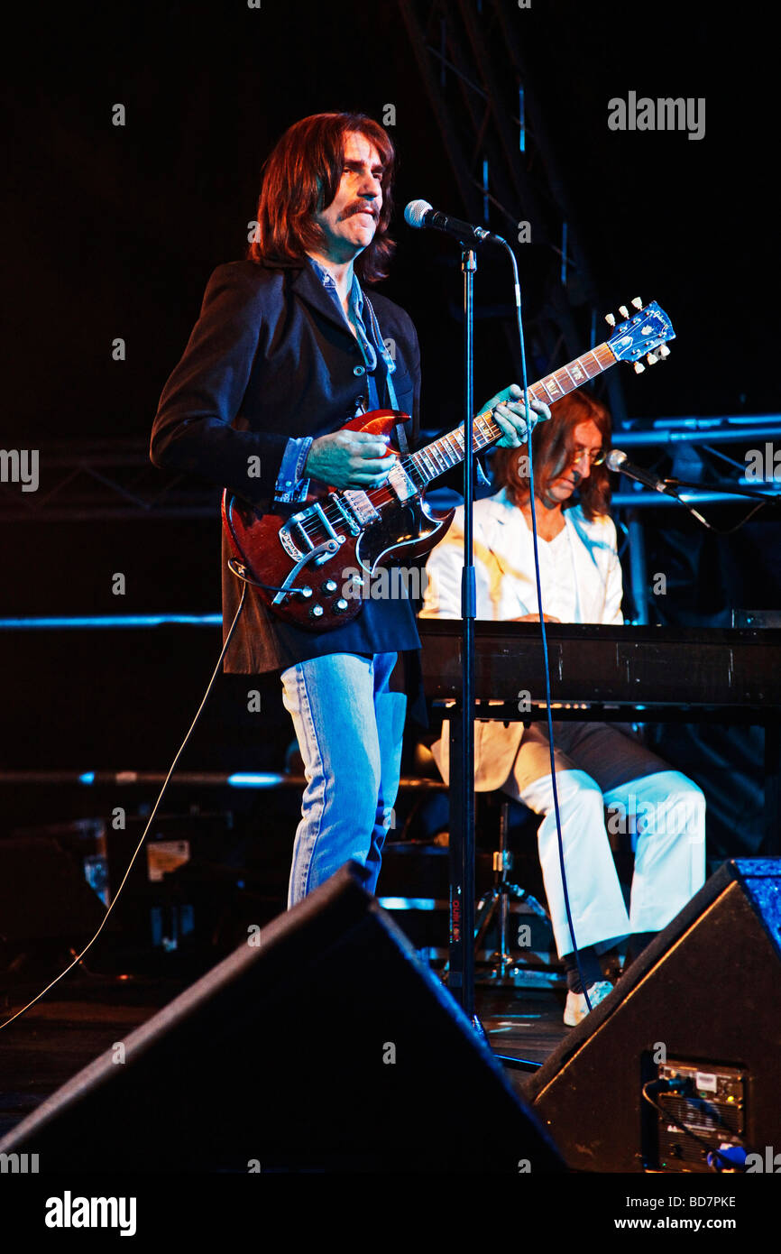 Andre Barreau (George Harrison) and Neil Harrison (John Lennon) at the ...