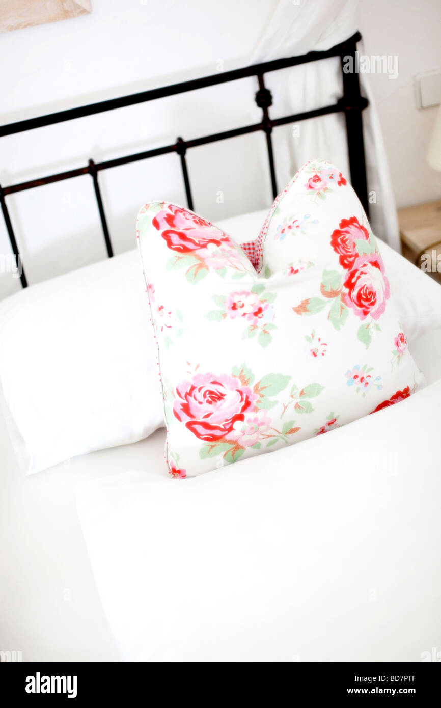 Flower bed designs hi-res stock photography and images - Alamy