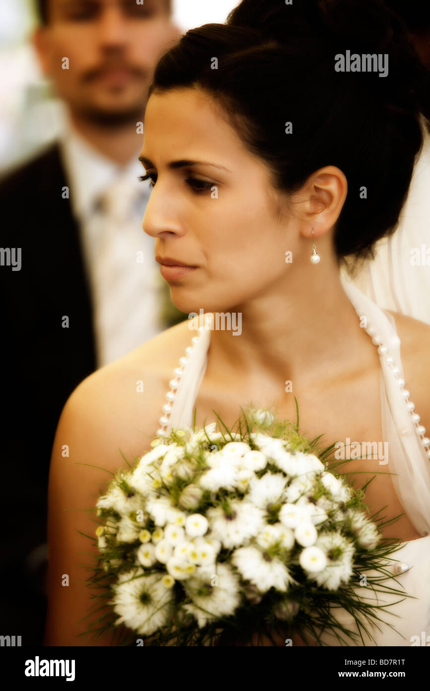 bride holding bridal bouquet Stock Photo - Alamy