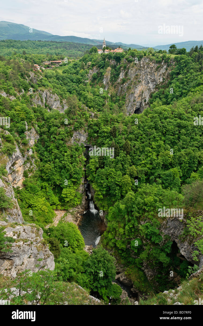 Collapsed cave hi-res stock photography and images - Alamy