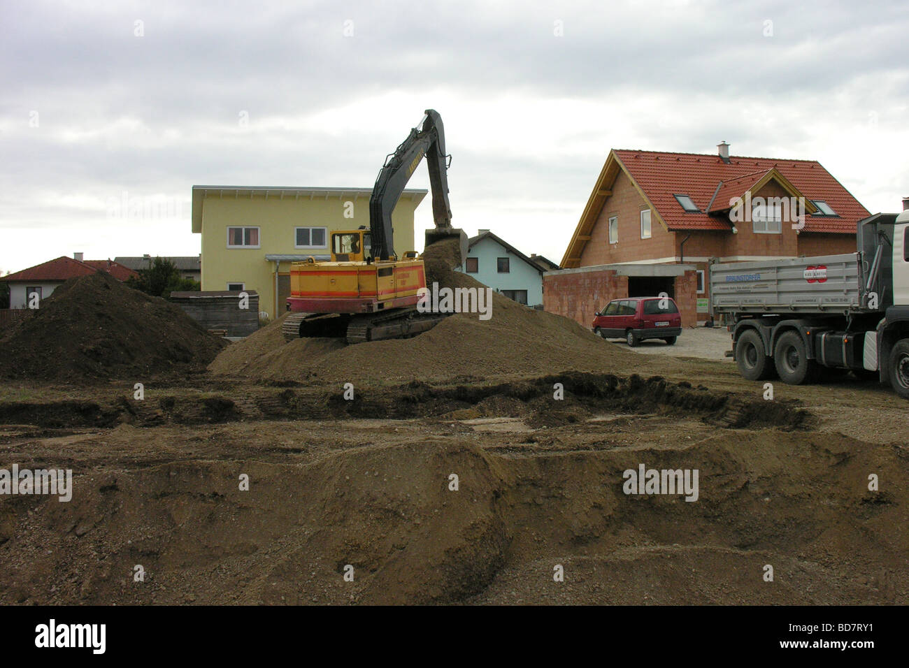 Digging soil trench hi-res stock photography and images - Alamy