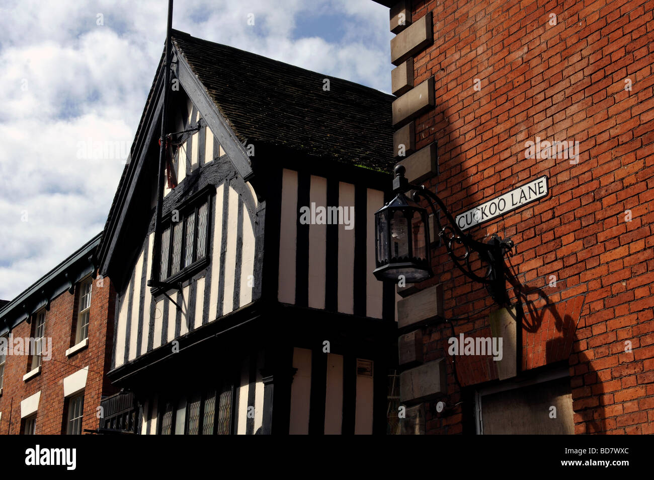 The golden cross pub hi-res stock photography and images - Alamy