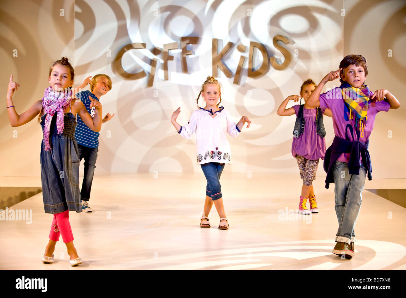 Kids fashion show hi-res stock photography and images - Alamy