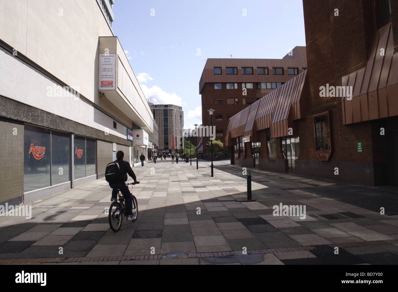 Pedestrian Alley by Broad Street Mall Reading Berkshire July 2009 Stock ...