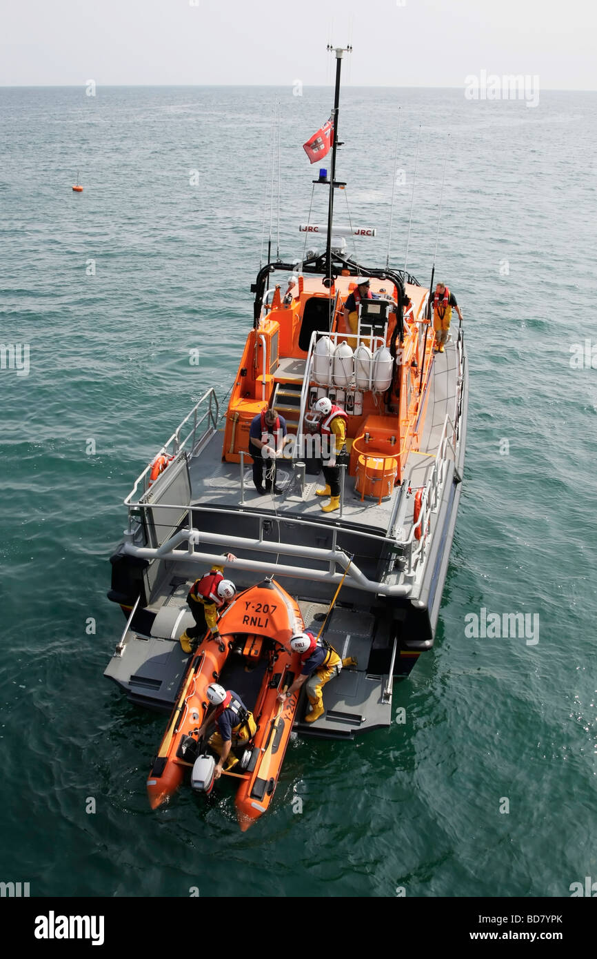 Launching the Y class lifeboat from the RNLI Lifeboat Lester The Cromer ...