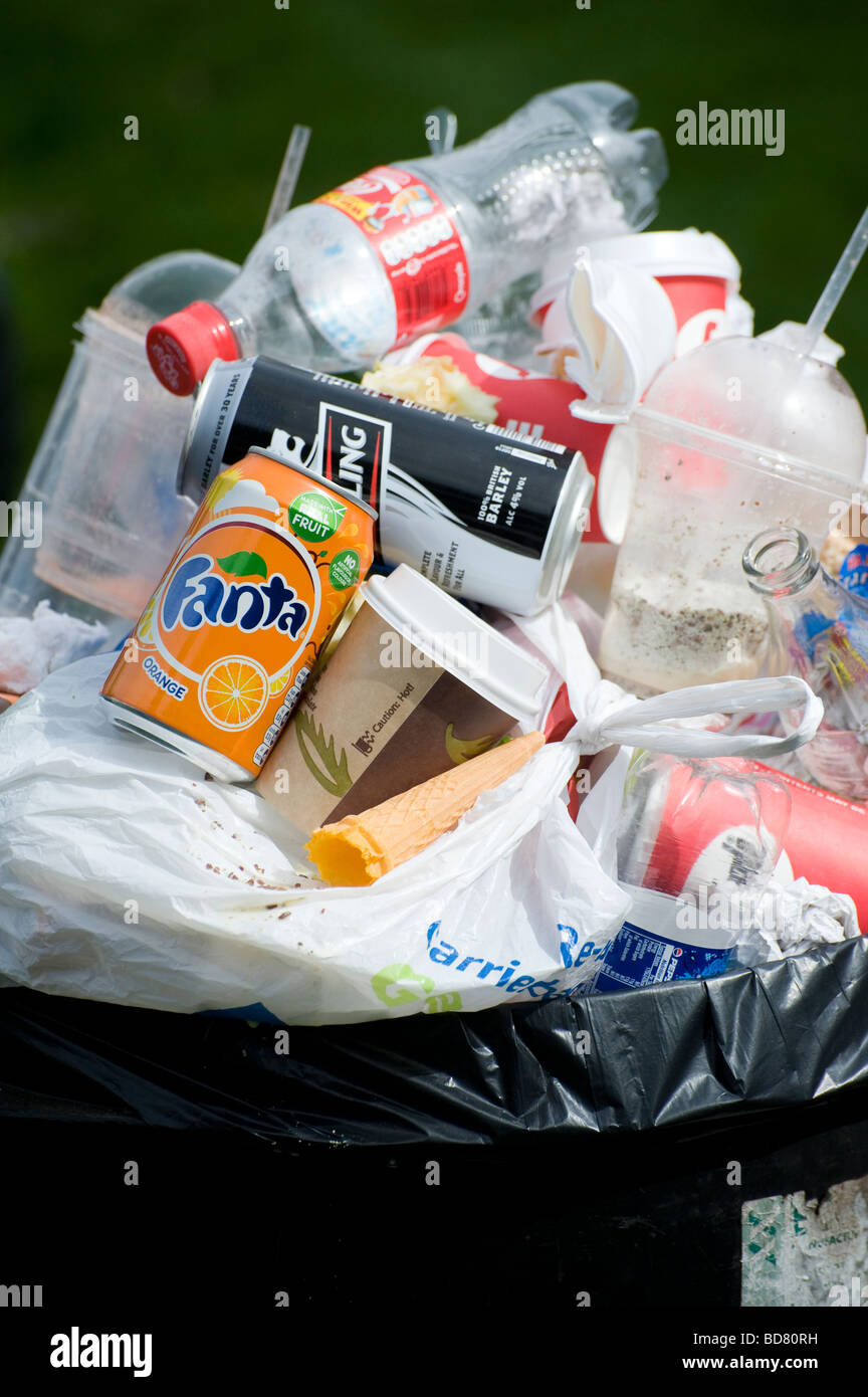 Waste full rubbish bottles cans hi-res stock photography and images - Alamy