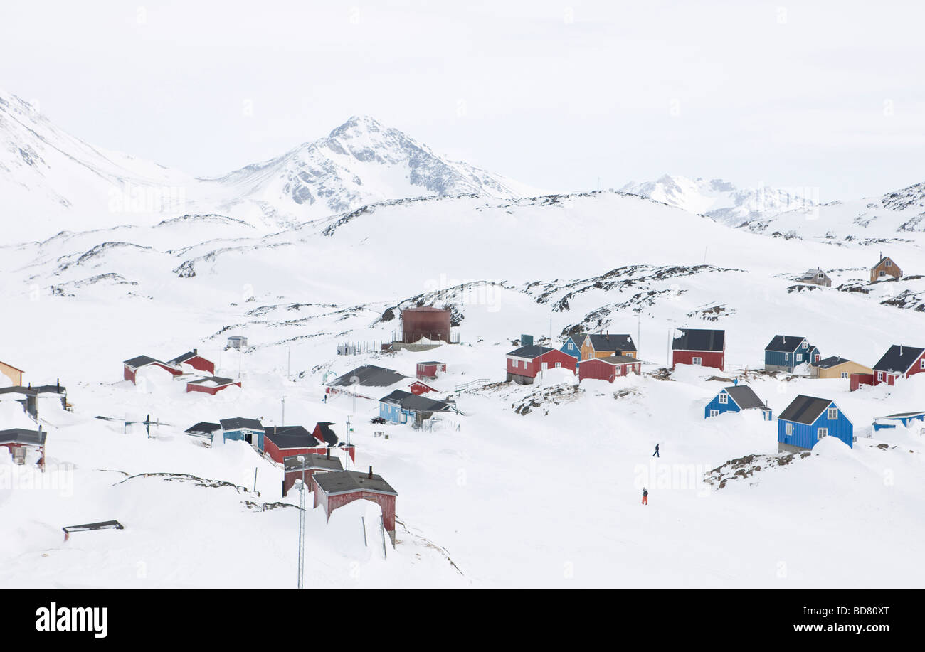 Winter houses hi-res stock photography and images - Alamy
