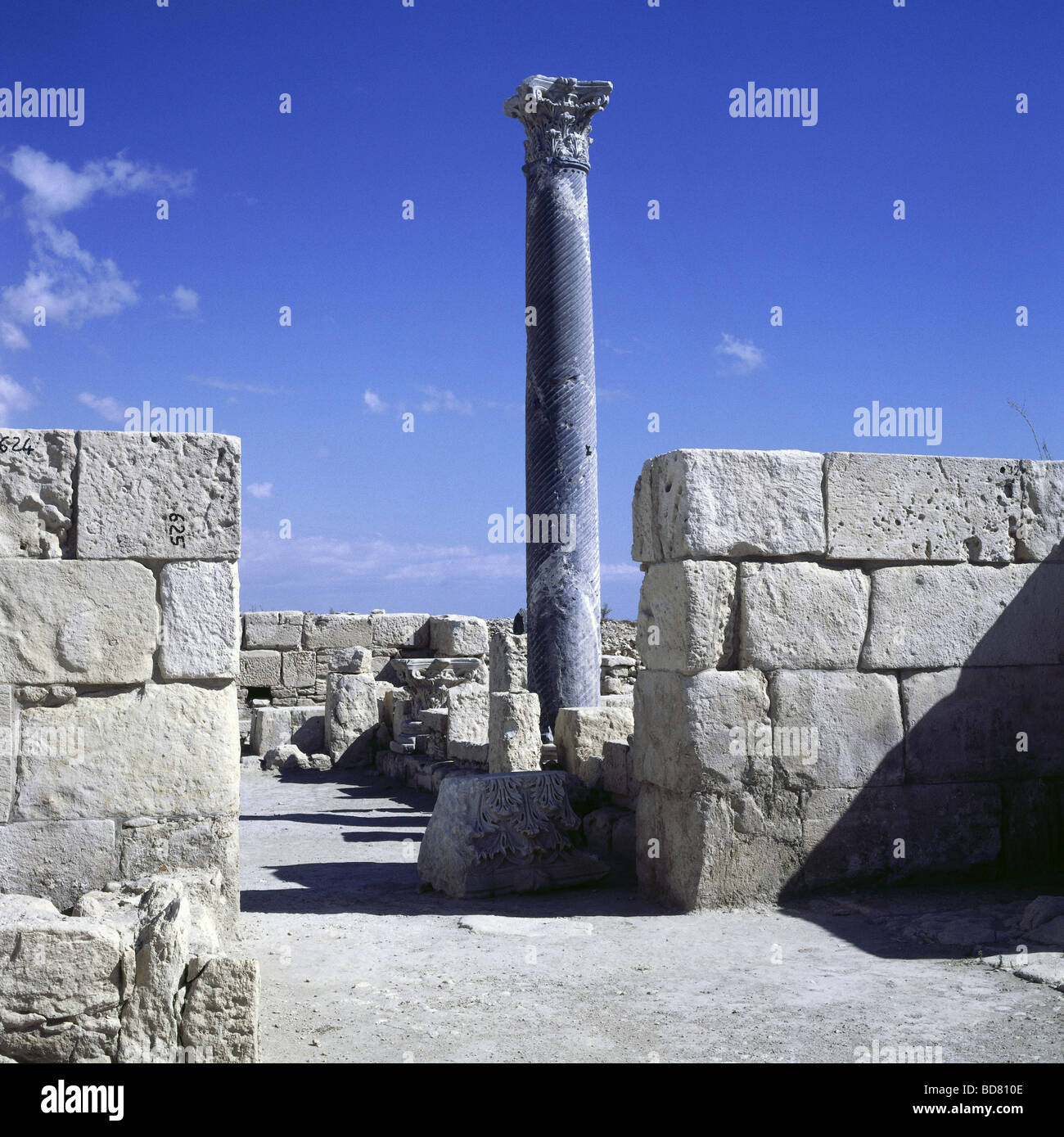 Roman built bath hi-res stock photography and images - Alamy