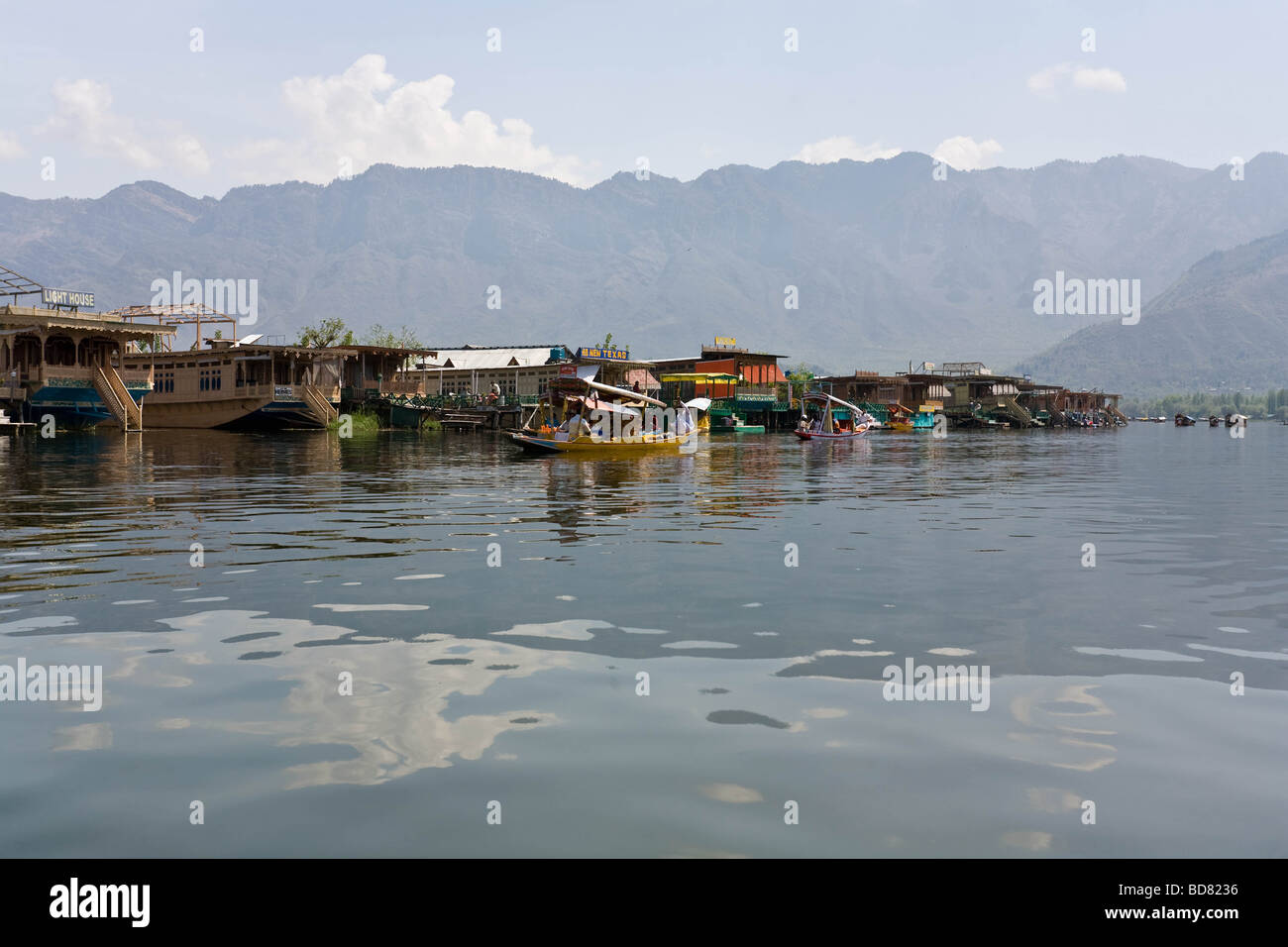 A row of houseboats on Dal Lake Srinagar Stock Photo - Alamy