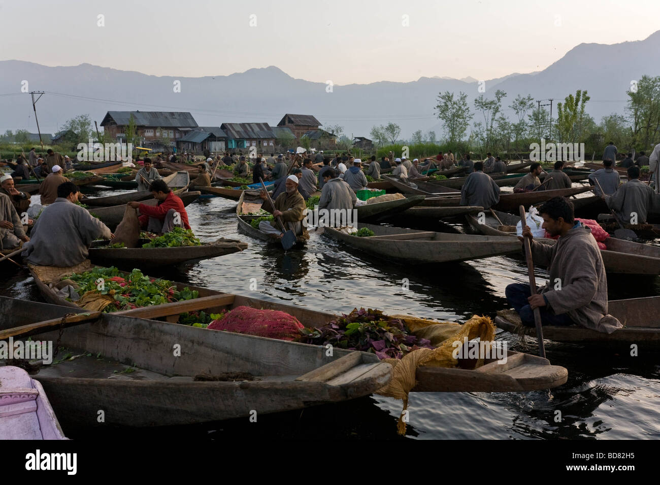 Floating market of dal lake hi-res stock photography and images - Alamy