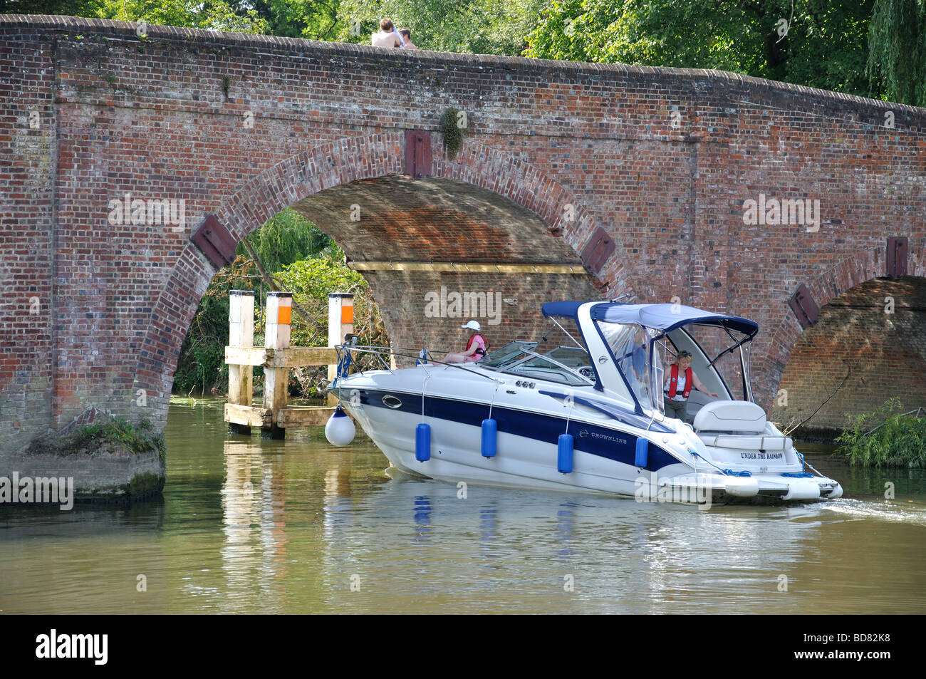 Sonning Bridge over River Thames, Sonning, Berkshire, England, United ...