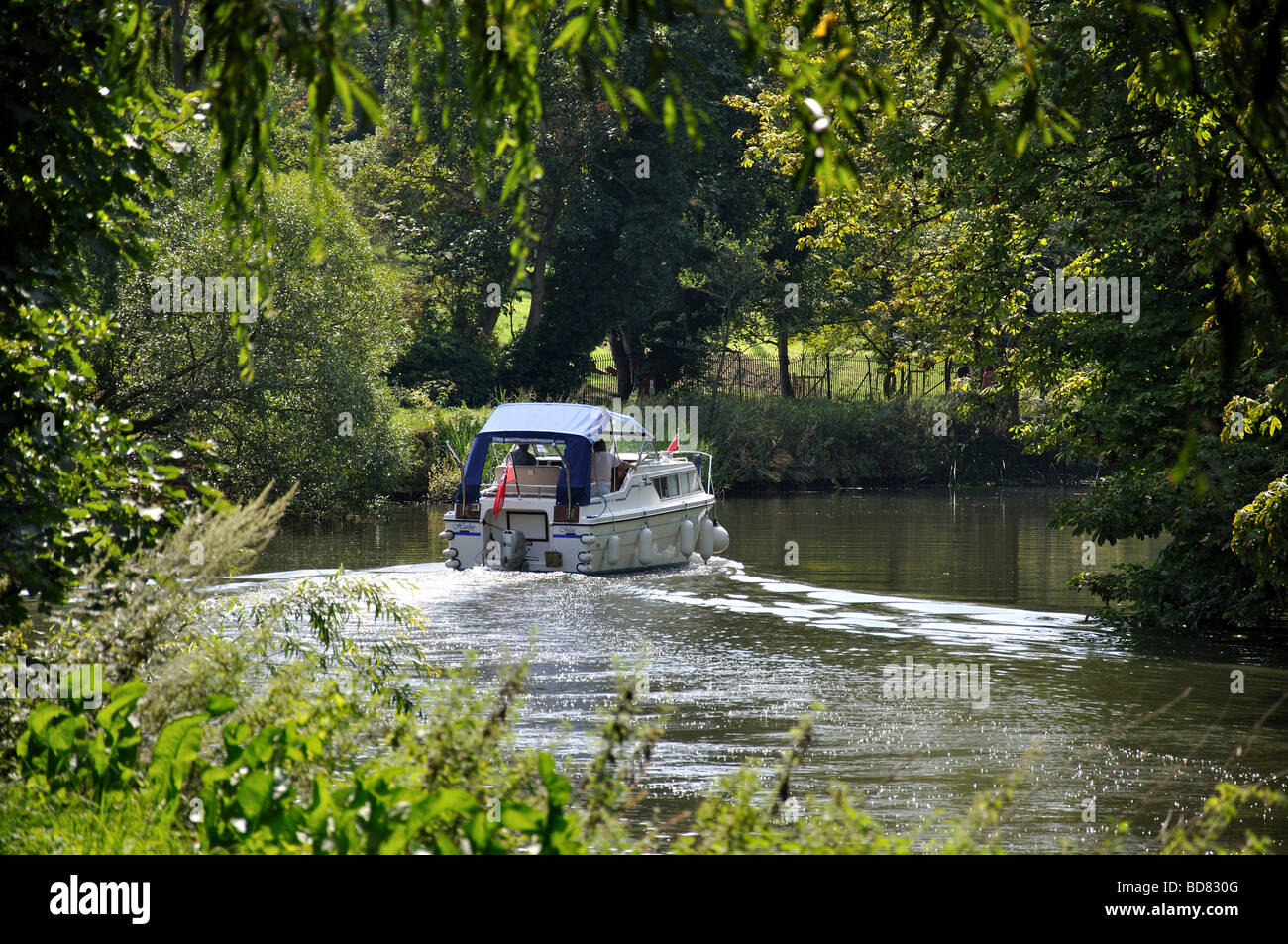 Speed boating river thames hi-res stock photography and images - Alamy