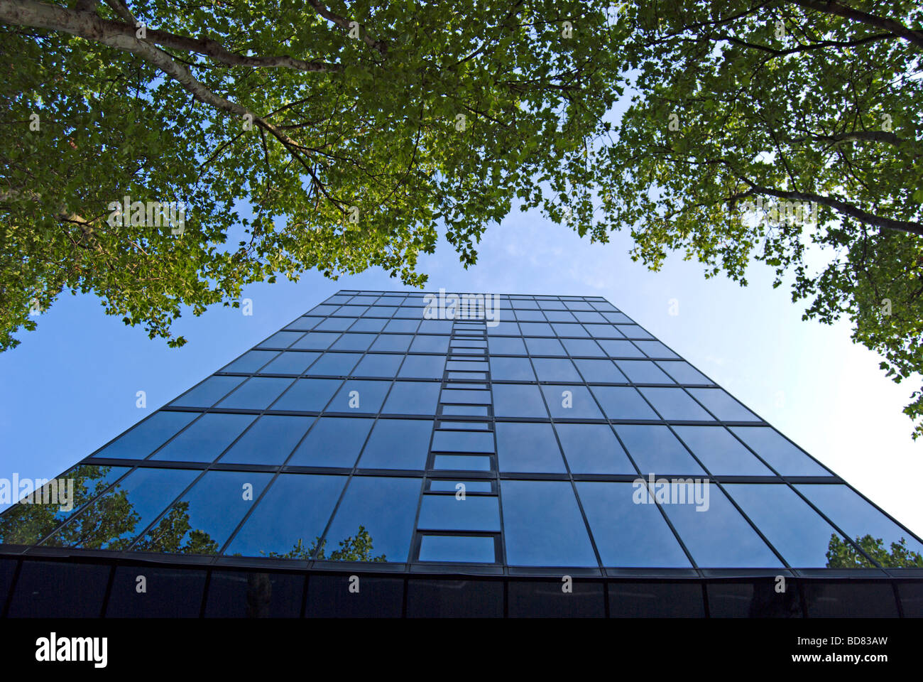 High glass building hi-res stock photography and images - Alamy