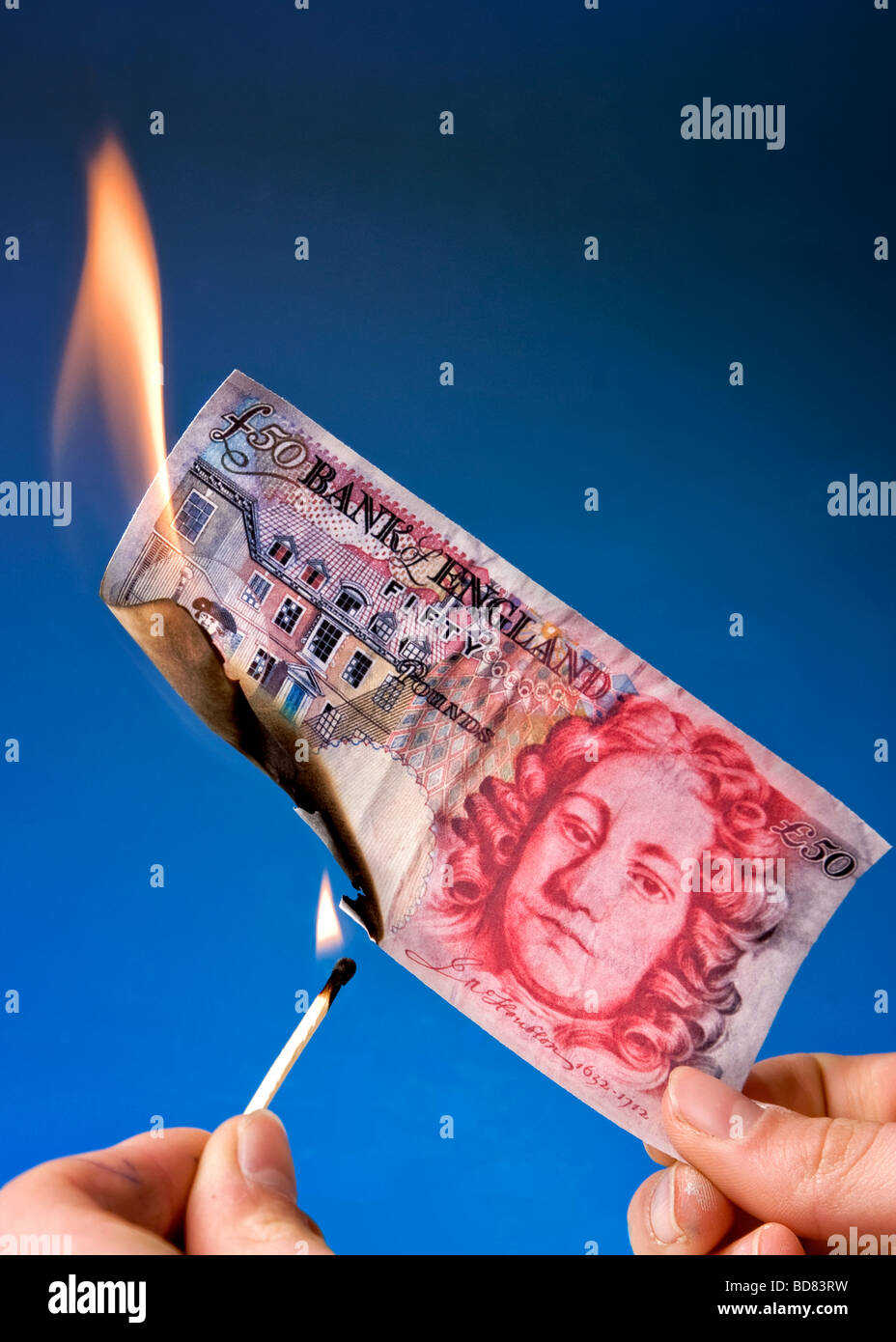 Burning sterling money hi-res stock photography and images - Alamy