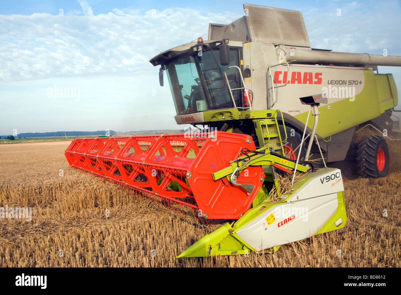 Harvester harvesting hi-res stock photography and images - Alamy