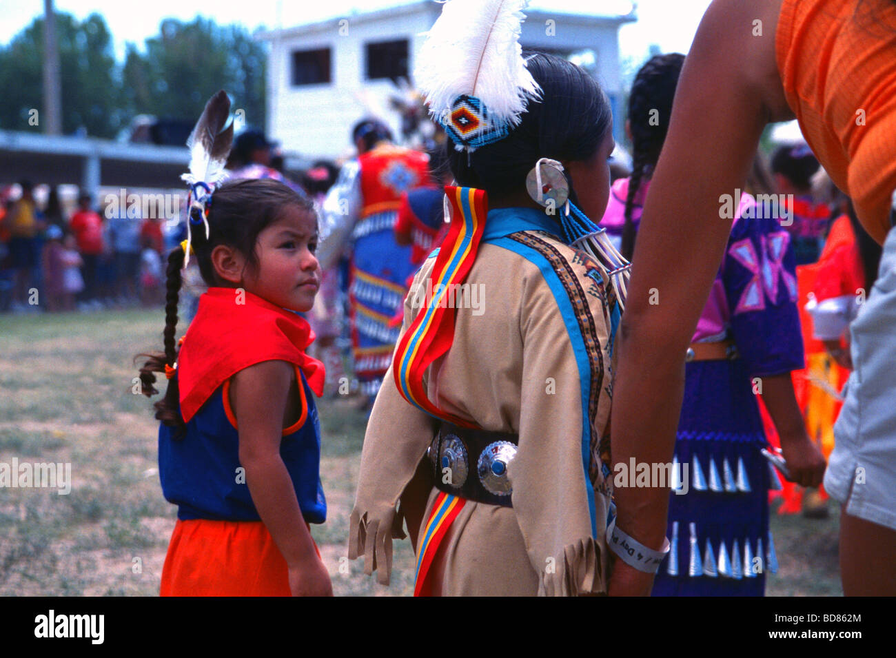 Sioux indians in traditional dress hi-res stock photography and images ...