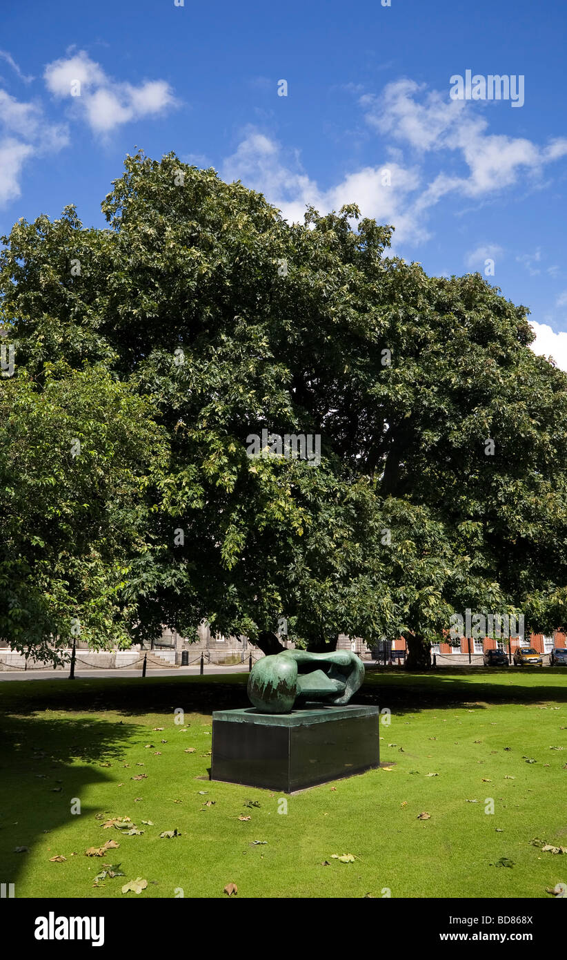 Trinity college sculpture hi-res stock photography and images - Alamy