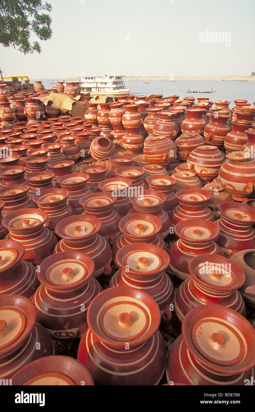 Mali pottery hi-res stock photography and images - Alamy