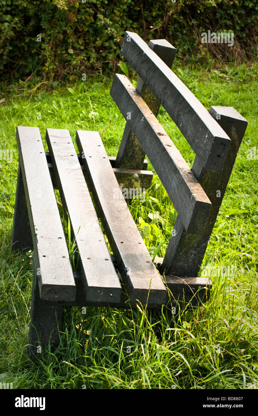 Rustic-style seat in country park, Berkshire, UK Stock Photo - Alamy