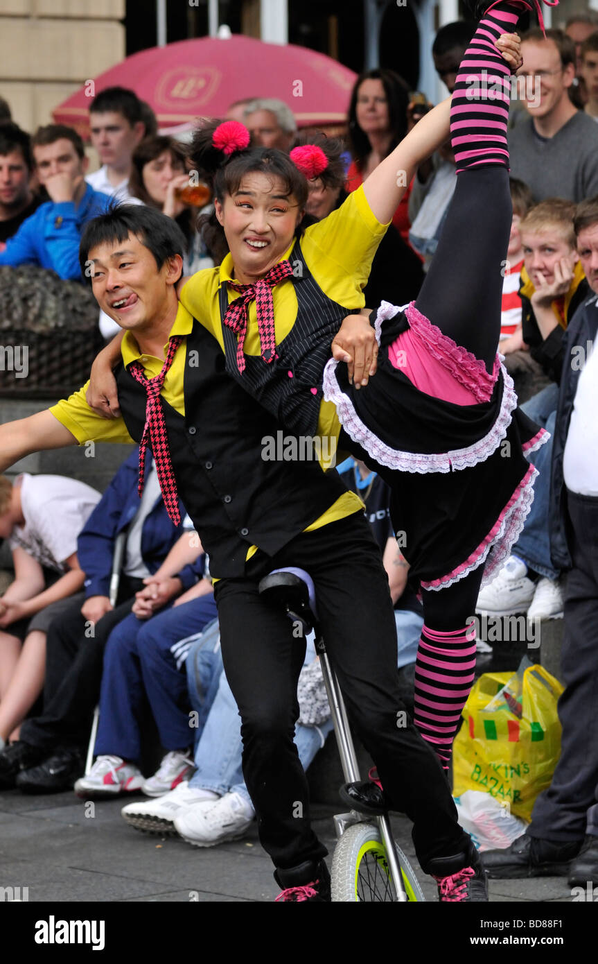 Edinburgh Fringe street performers on Hunter Square off the High Street ...