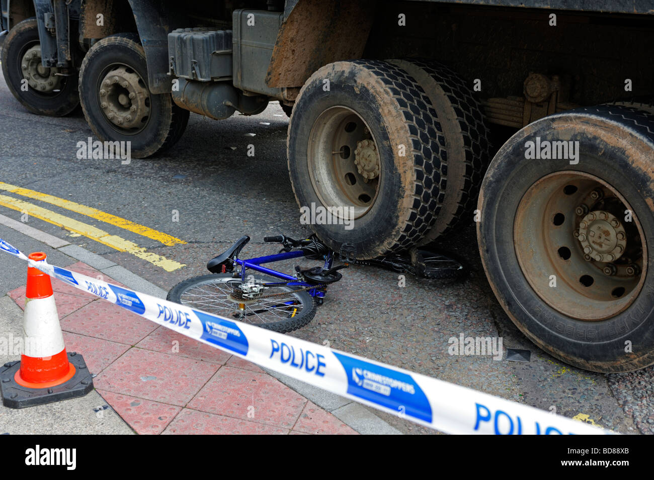 Lorry cycle hi-res stock photography and images - Alamy