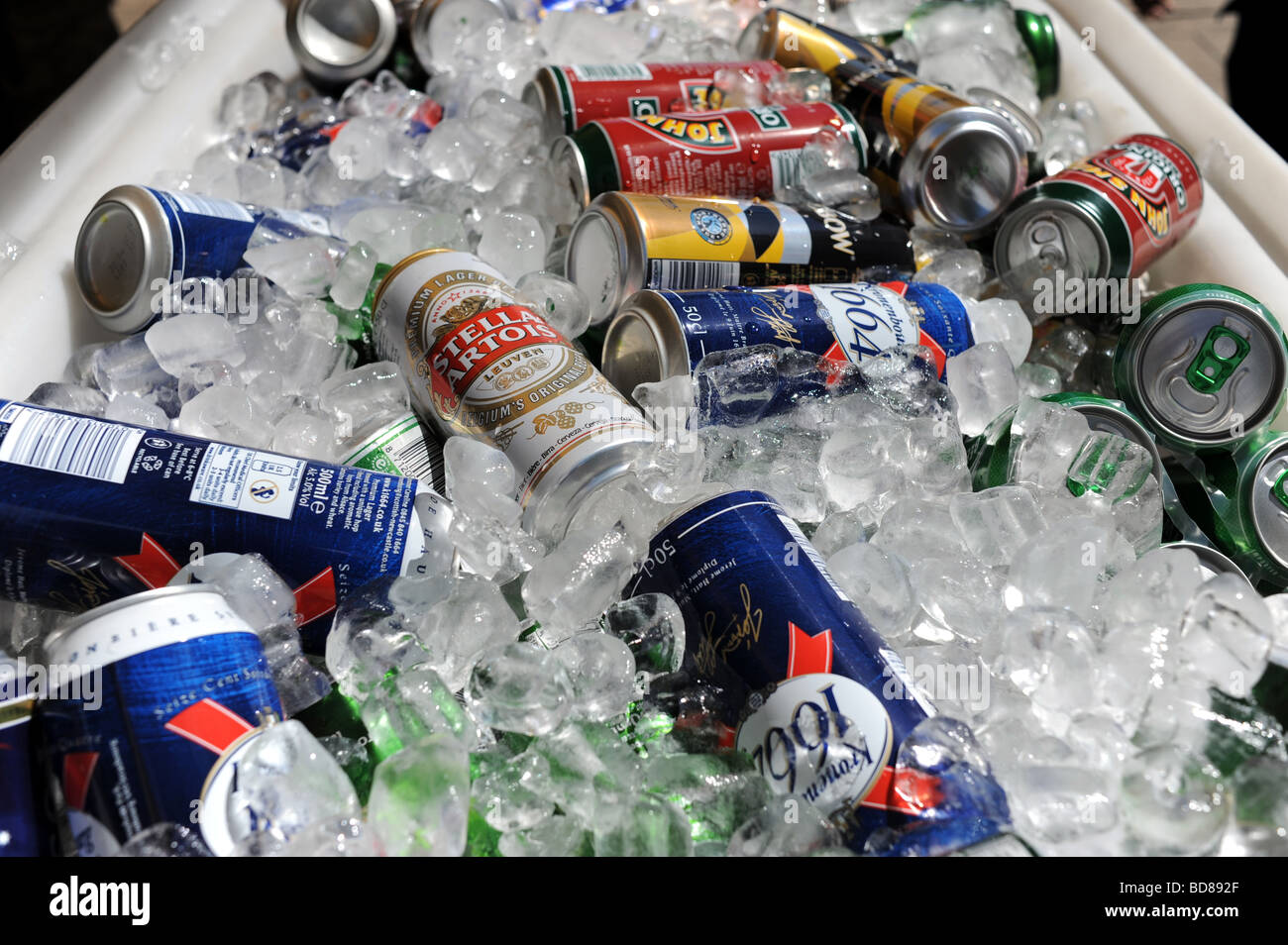 Iced cans hi-res stock photography and images - Alamy