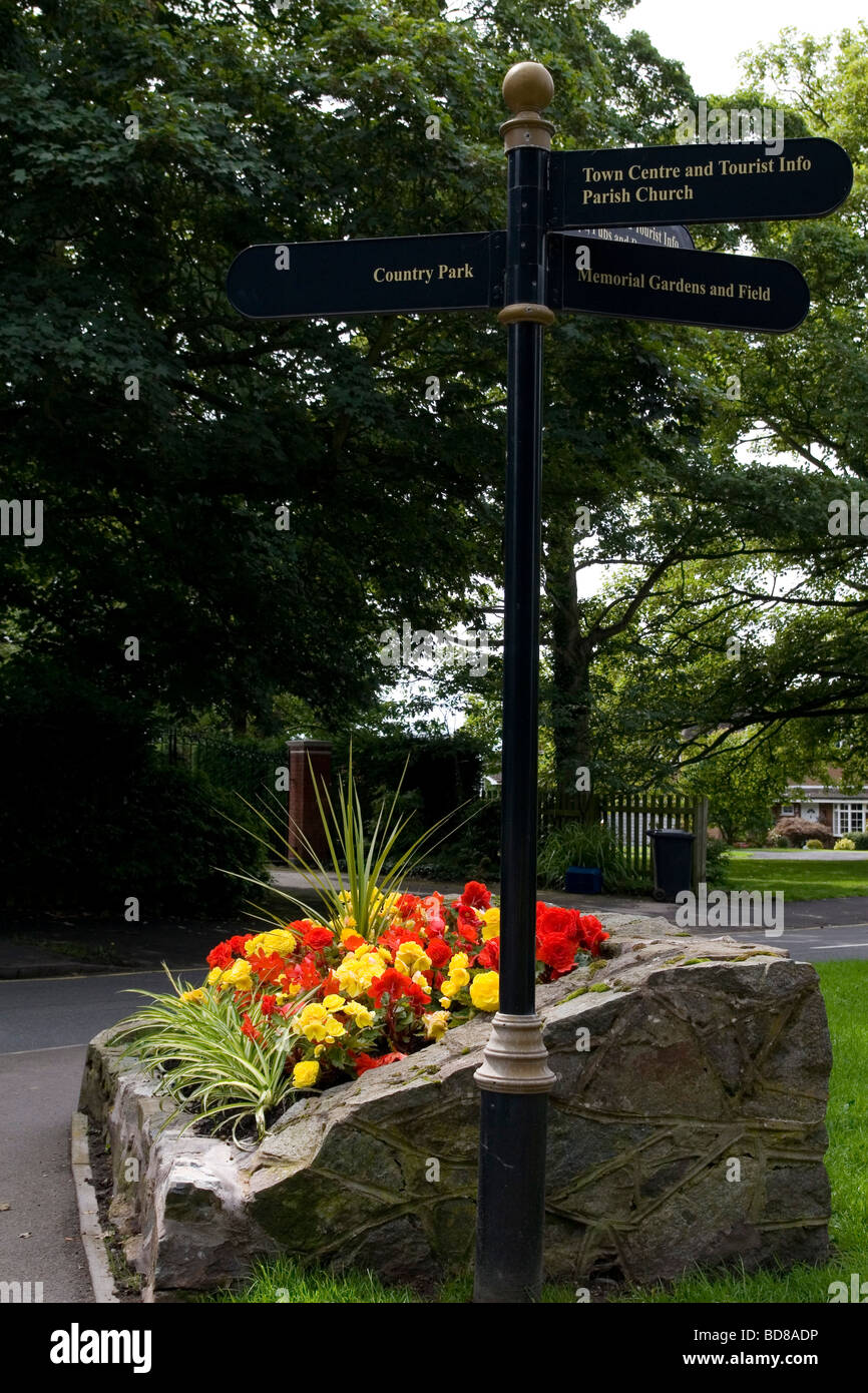 Town country signpost england hi-res stock photography and images - Alamy