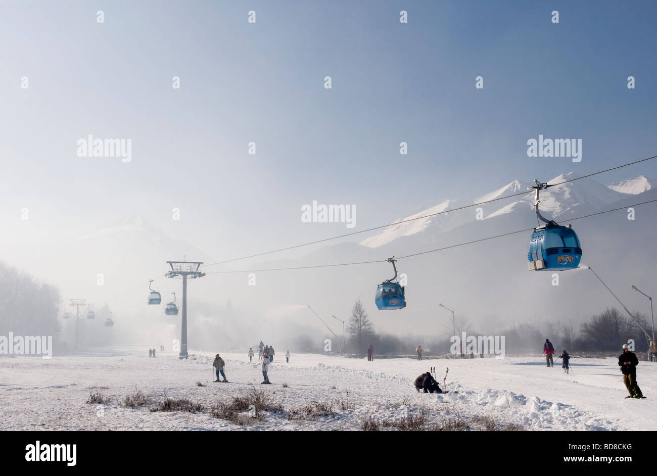 Skiers gondola lift hi-res stock photography and images - Alamy