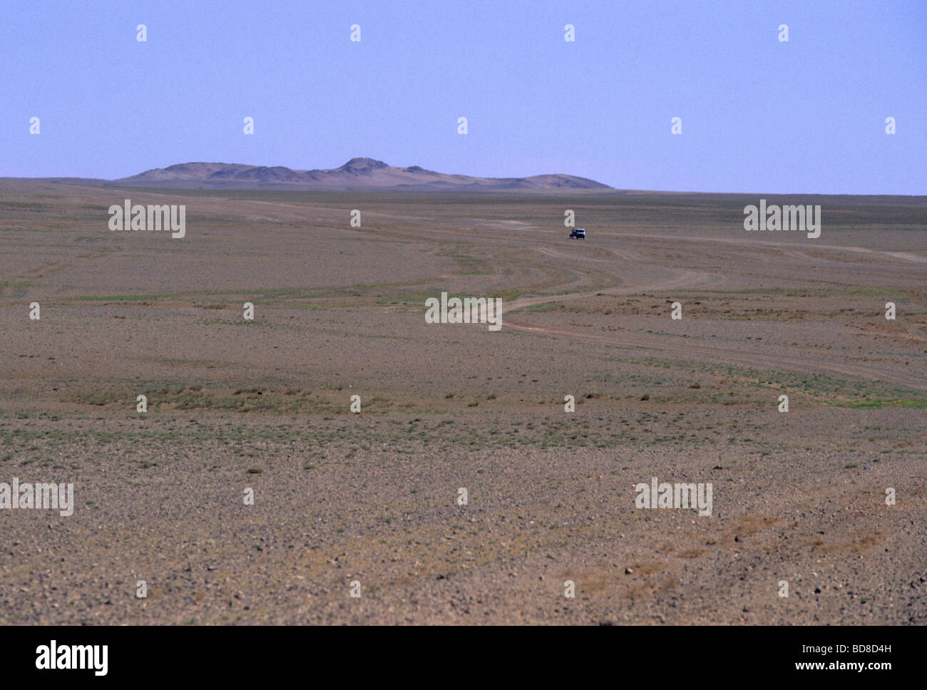 Solitary car in desert hi-res stock photography and images - Alamy