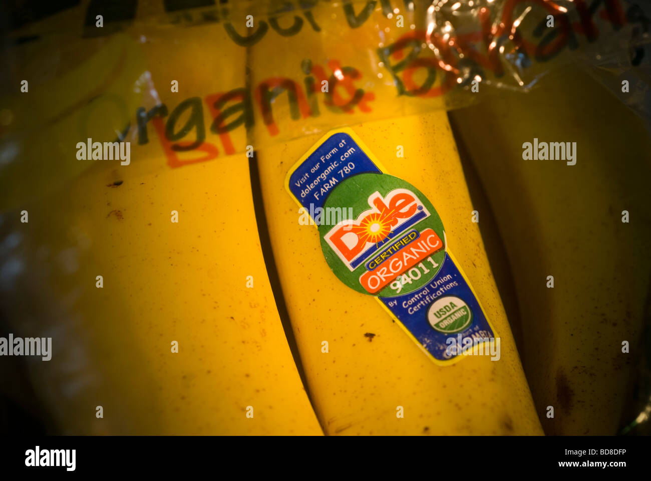 Dole organic bananas Stock Photo - Alamy