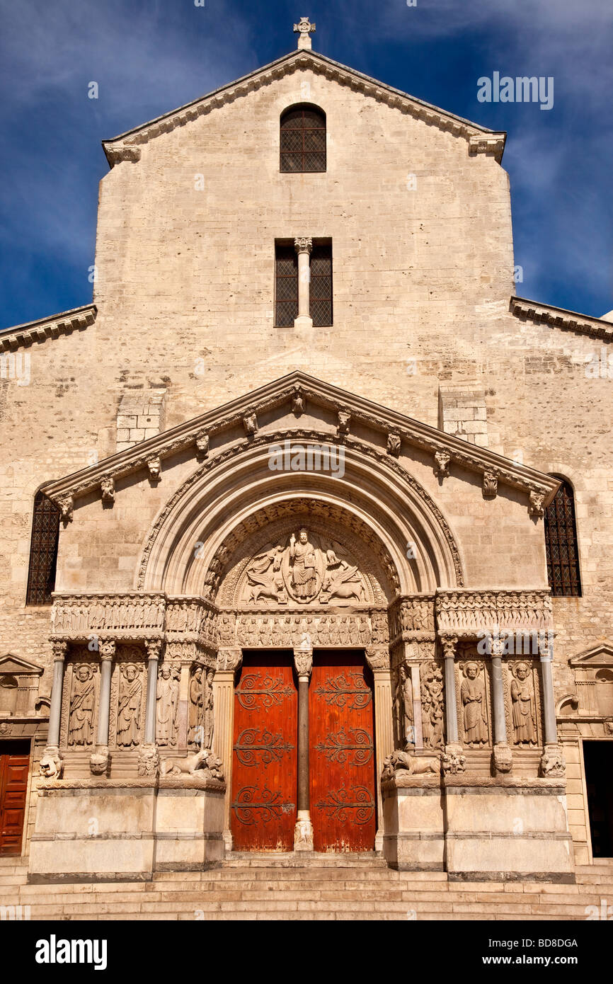 Churches in arles hi-res stock photography and images - Alamy