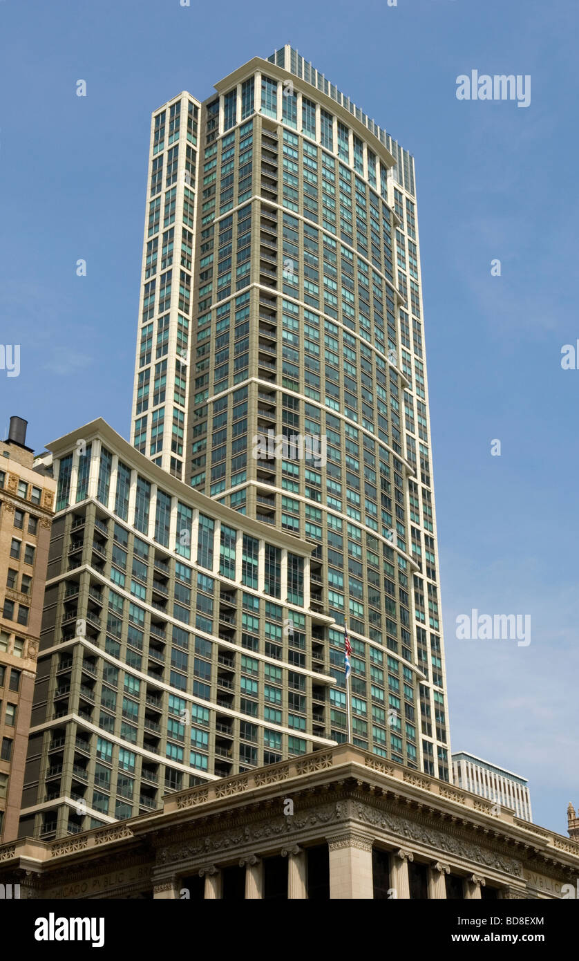 Modern High Rise Building in Chicago, Il Stock Photo - Alamy