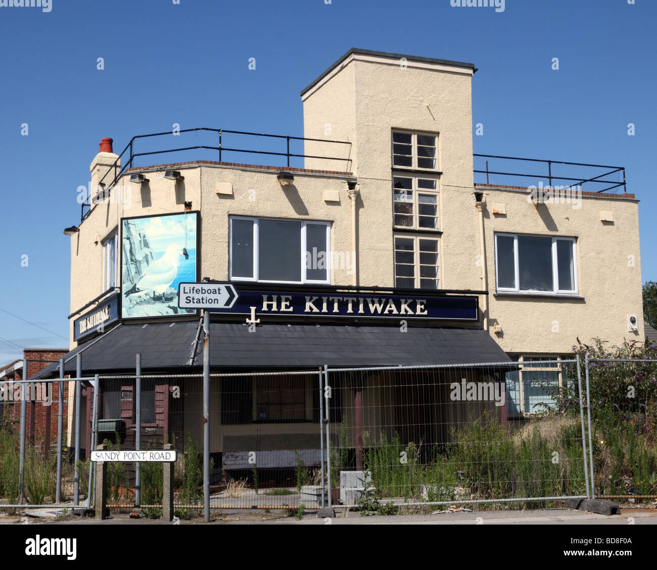 The Kittiwake old closed down pub at Sandy Point, Hayling Island Stock ...