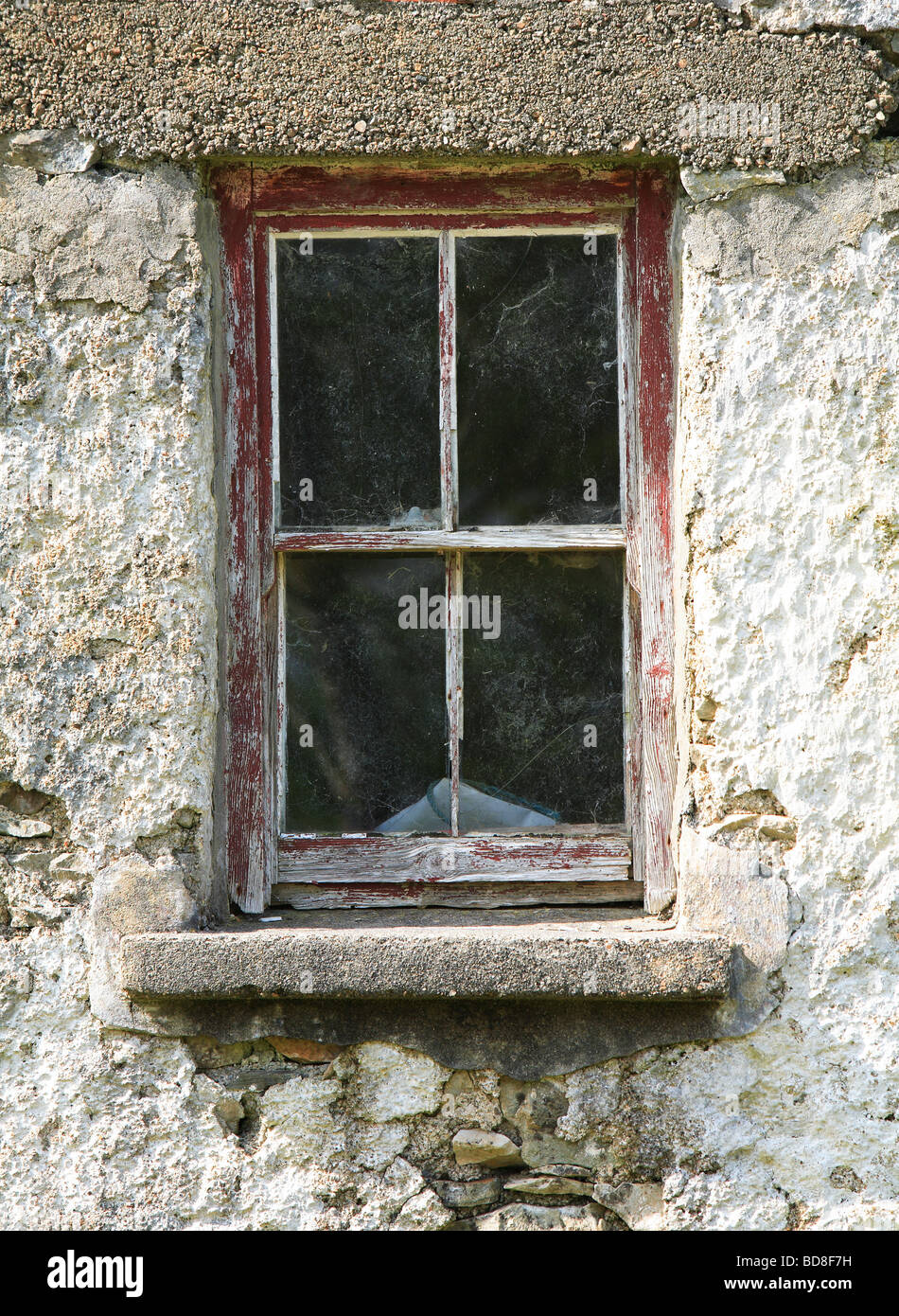 Close up window in abandoned farmhouse Stock Photo - Alamy