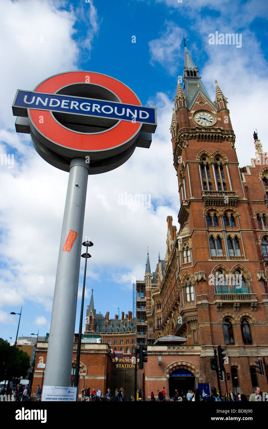 Underground girls hi-res stock photography and images - Alamy
