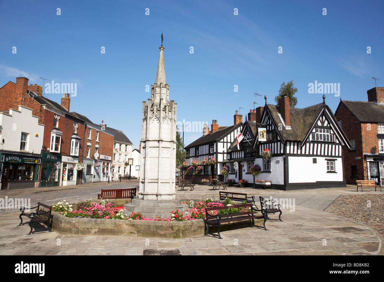 High street with War memorial in Sandbach UK Stock Photo - Alamy