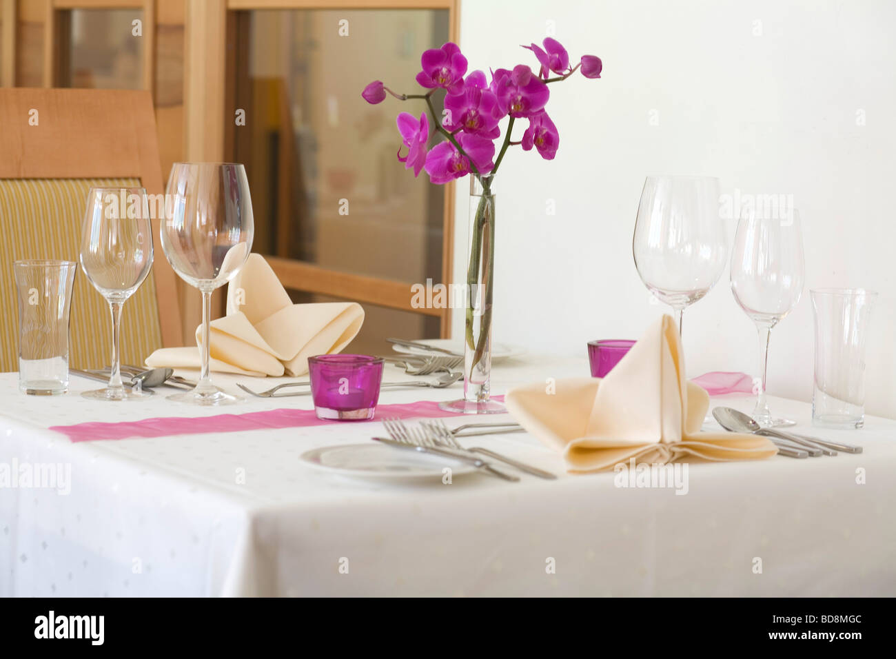 Table in restaurant Stock Photo - Alamy