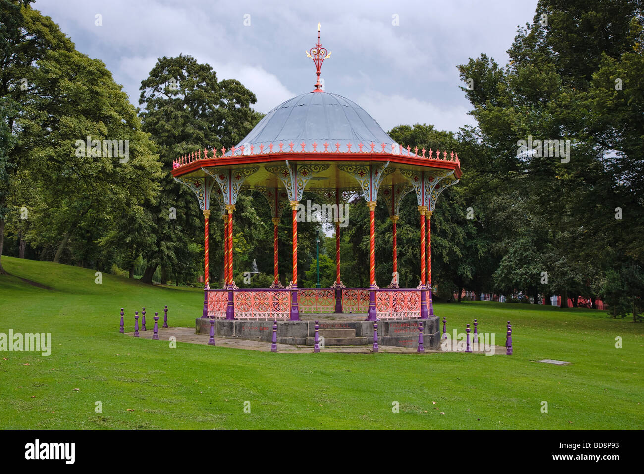 Victorian park hi-res stock photography and images - Alamy