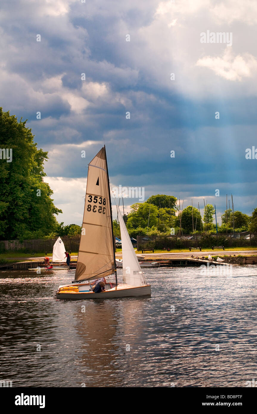 Boat sailing river hi-res stock photography and images - Alamy