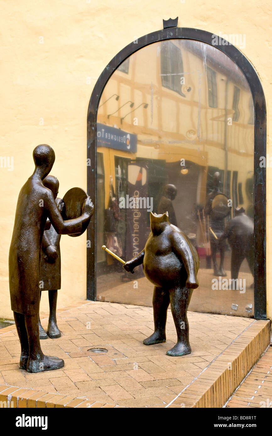 Emperors clothes hi-res stock photography and images - Alamy