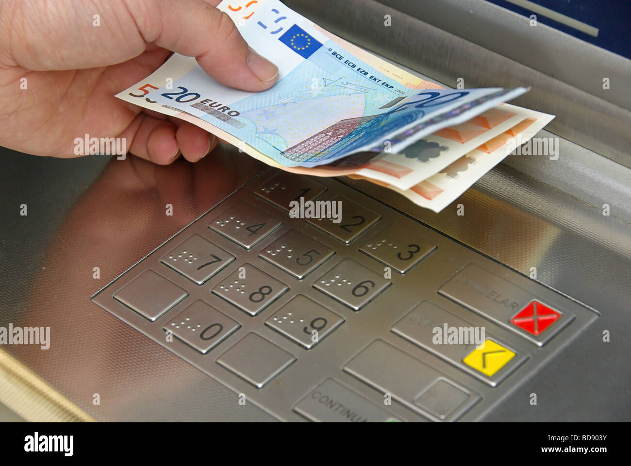 Geldautomat cash point 11 Stock Photo - Alamy