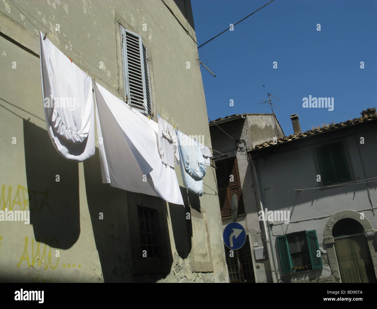 Old woman putting washing on line hi-res stock photography and images ...