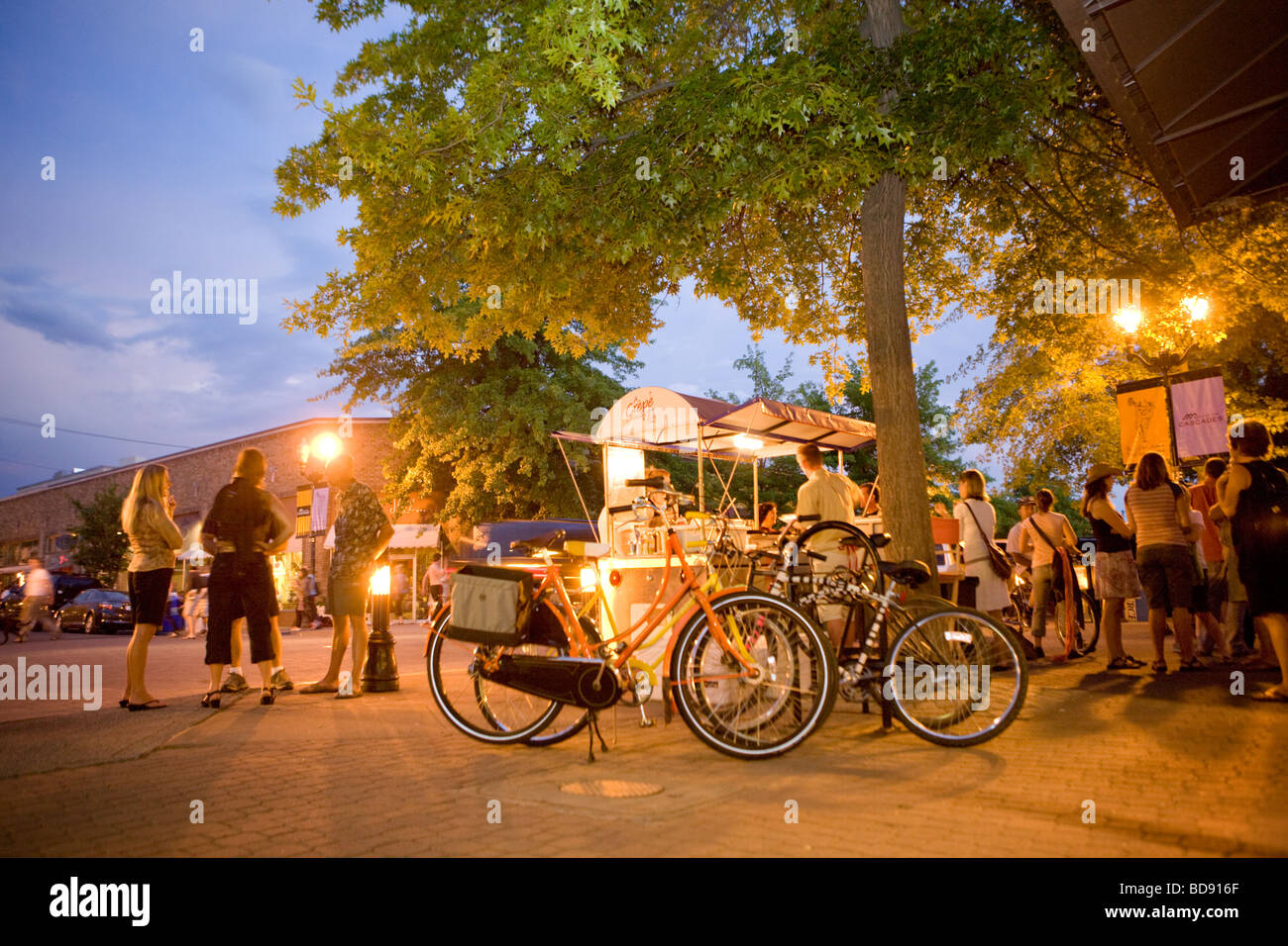 Gallery walk hi-res stock photography and images - Alamy