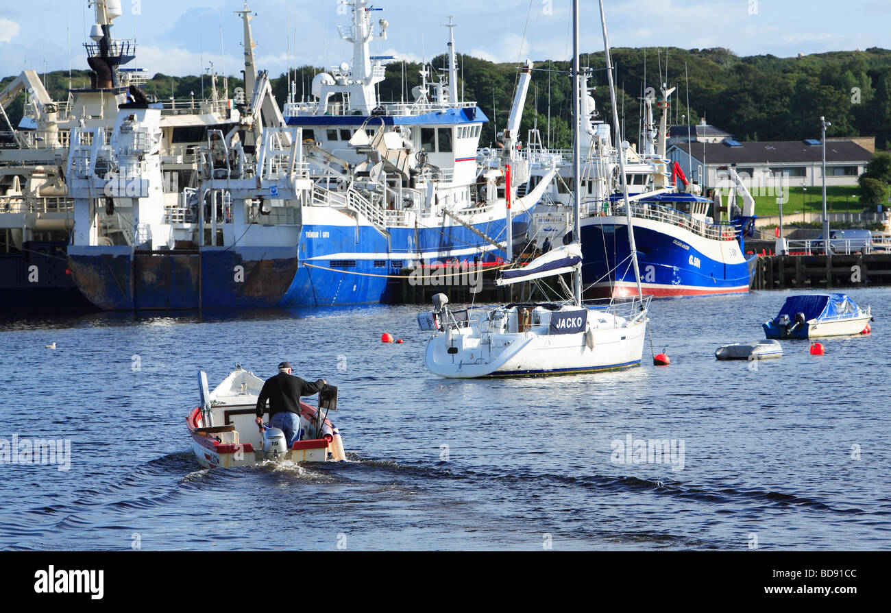 Busy fishing port Ireland Stock Photo - Alamy