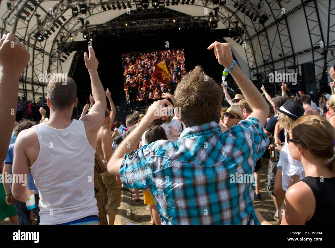 Audience dancing outdoor concert performance hi-res stock photography ...